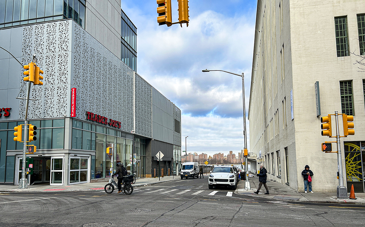 Traffic Lights Heighten Safety on Kent Avenue and North 3rd – The Greenline